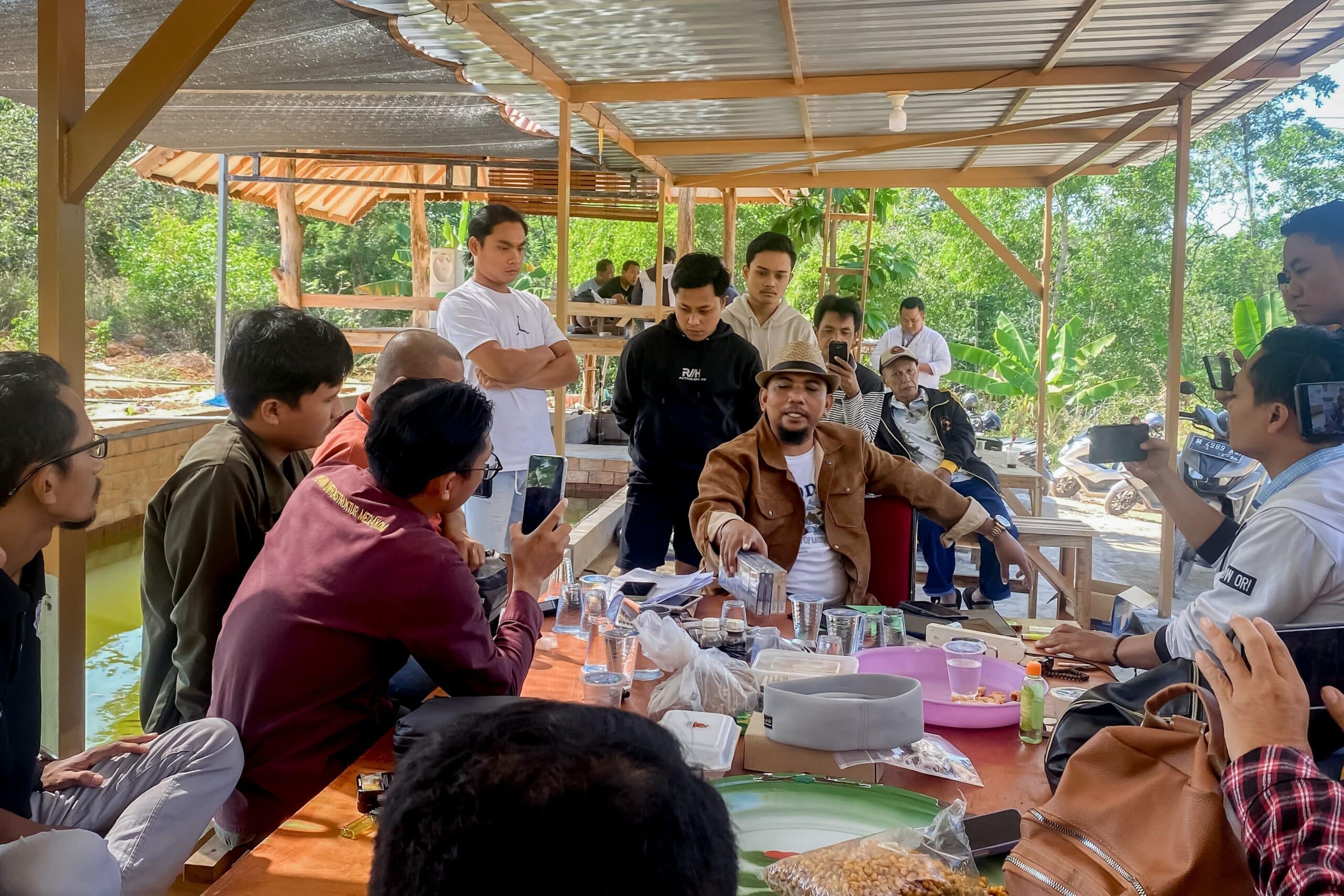 Viral Video Dirut Rokok Jawara Cekcok dengan Petugas Bea Cukai, Begini ...