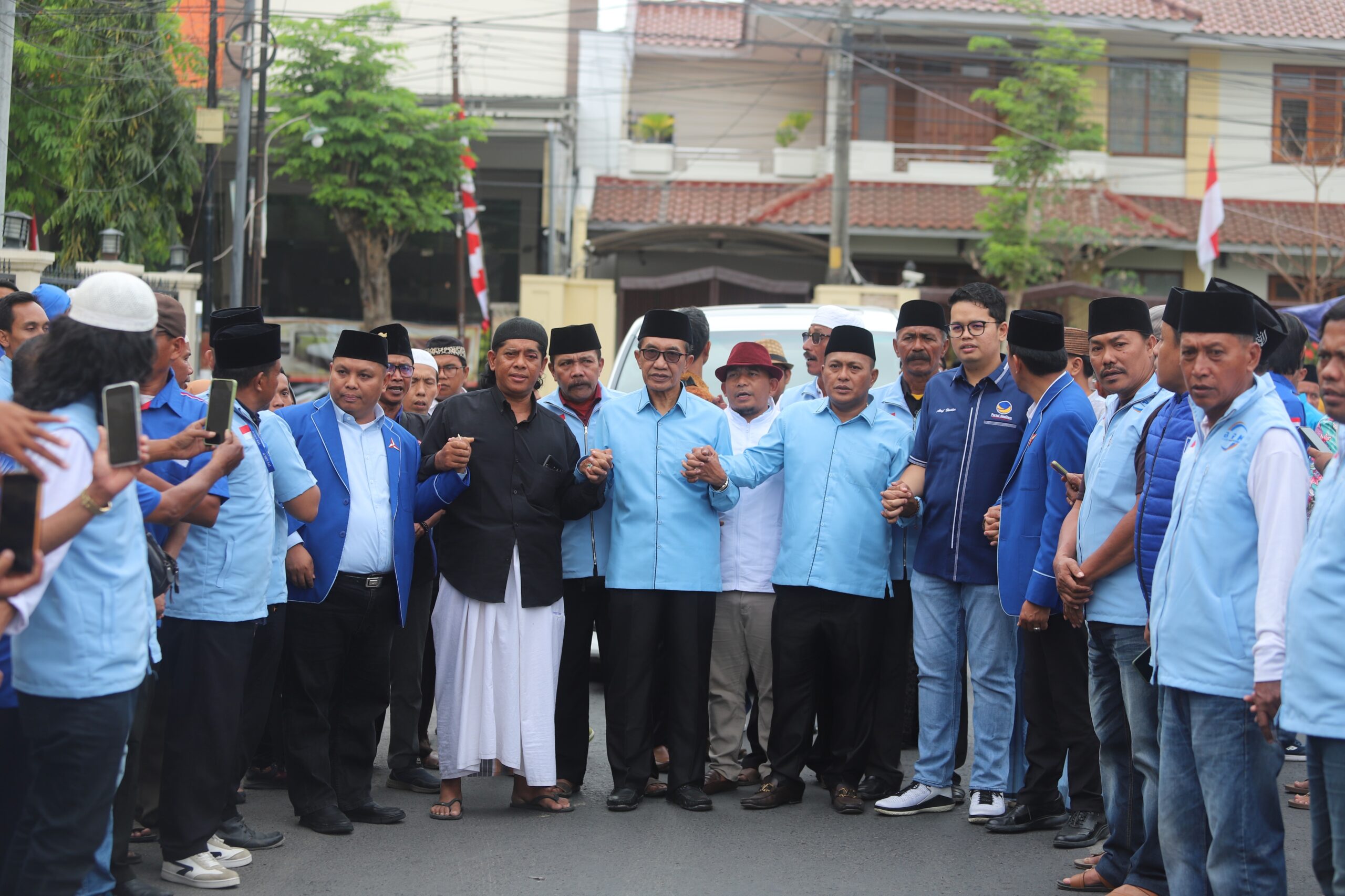 Kenakan Kemeja Biru Muda, Kharisma Terinspirasi Prabowo-Gibran untuk ...